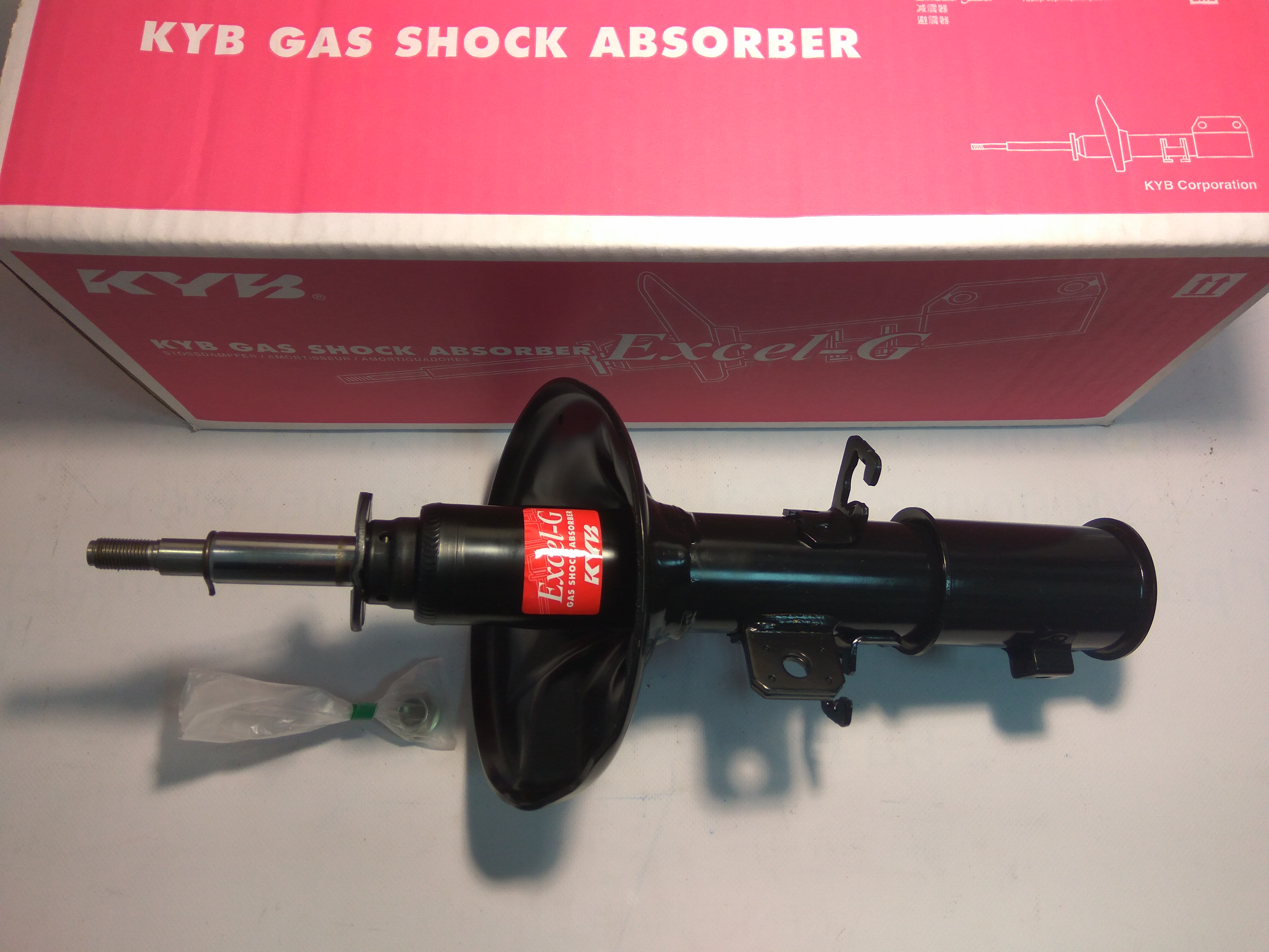 Передний правый амортизатор на KIA Cerato 2004-2008 (KYB 333490 ...