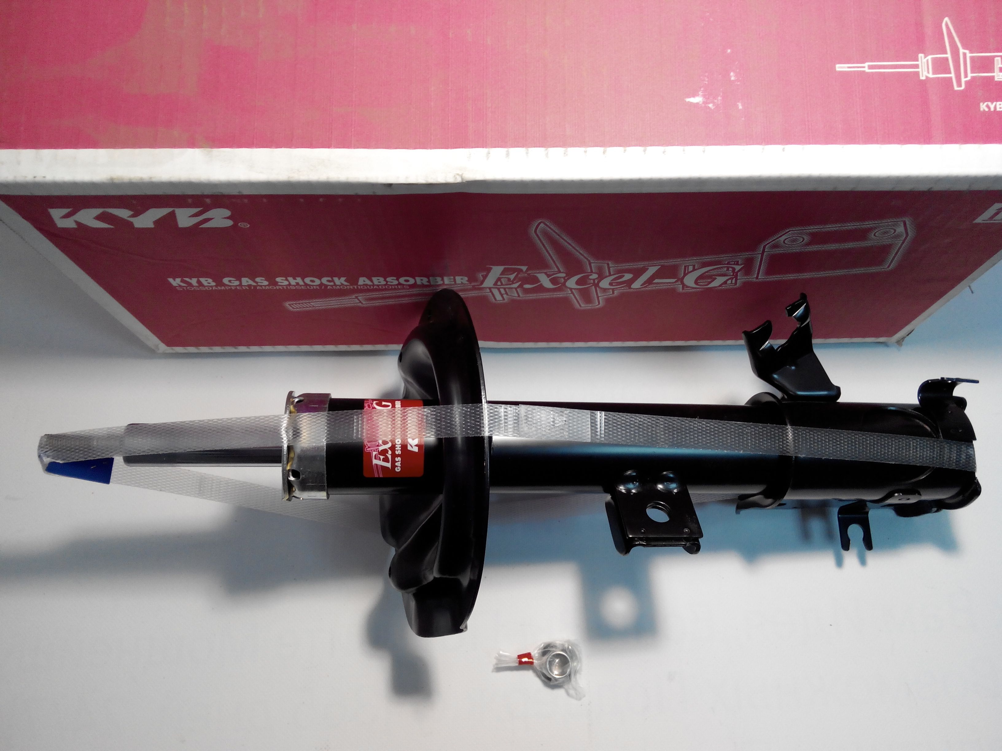 Передний левый амортизатор Nissan Murano KYB 334381, газомасляный