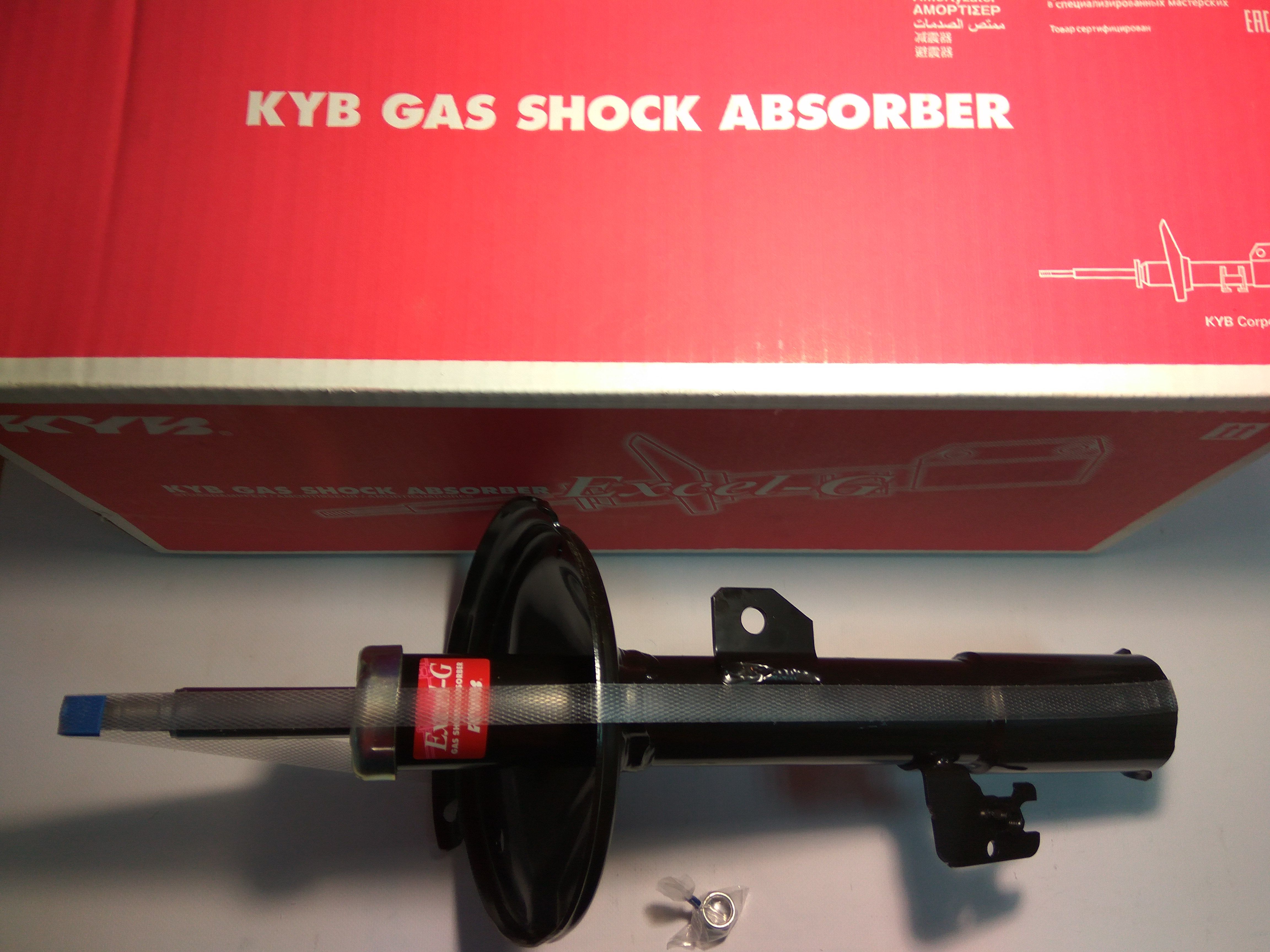 Передний правый амортизатор на Lexus RX-300 2003-2008 (KYB 334399 ...
