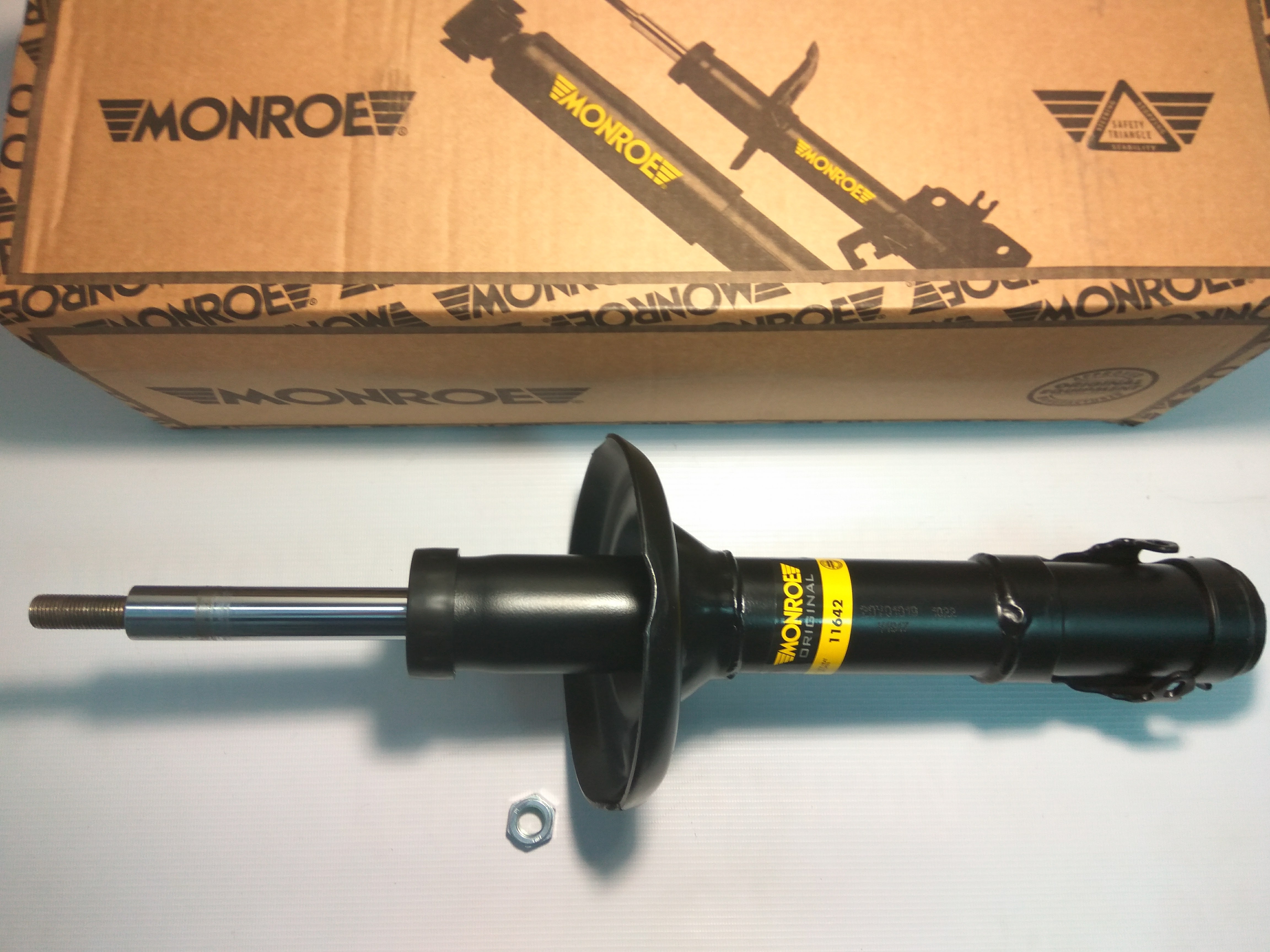 Передний амортизатор на VW Passat B4, Monroe 11642 масляный